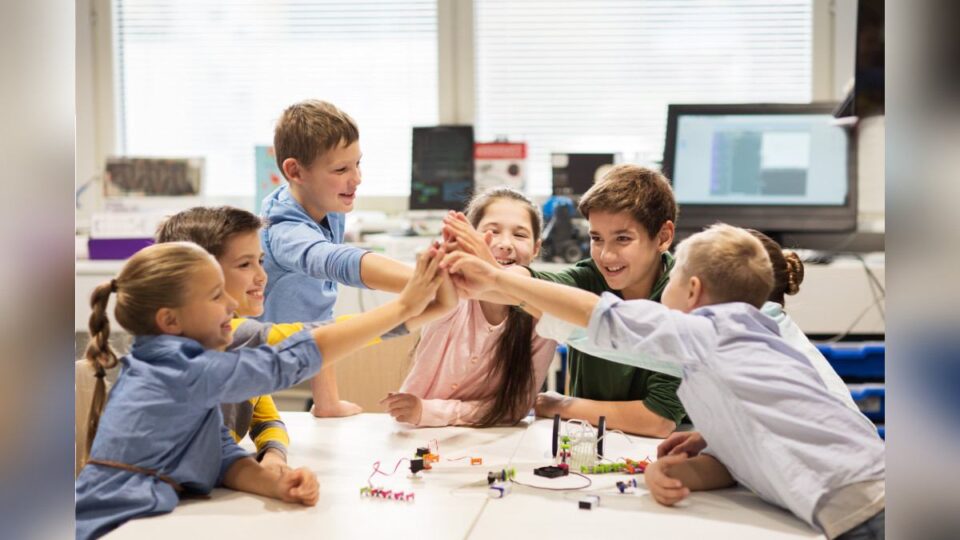 La Educación sobre la Mesa. Hoy: "Trabajo grupal en el aula, desafío y ...