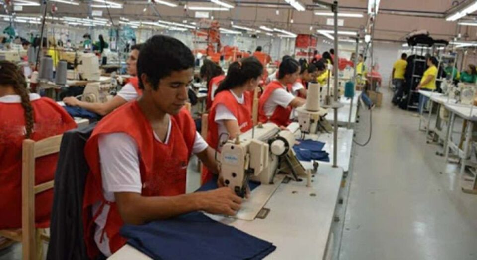 Oferta laboral: buscan costureros y costureras para taller textil local ...